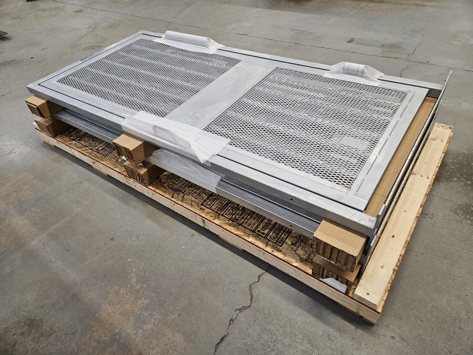 HTG-M Full-Height ADA Gate w/ Mesh and Vertical Bars - TURNSTILES.us